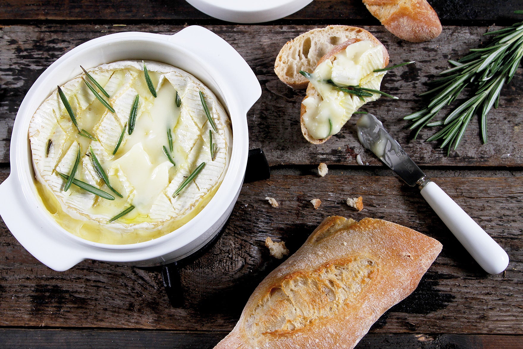 Oven-baked Camembert with rosemary | BOSKA Food Tools