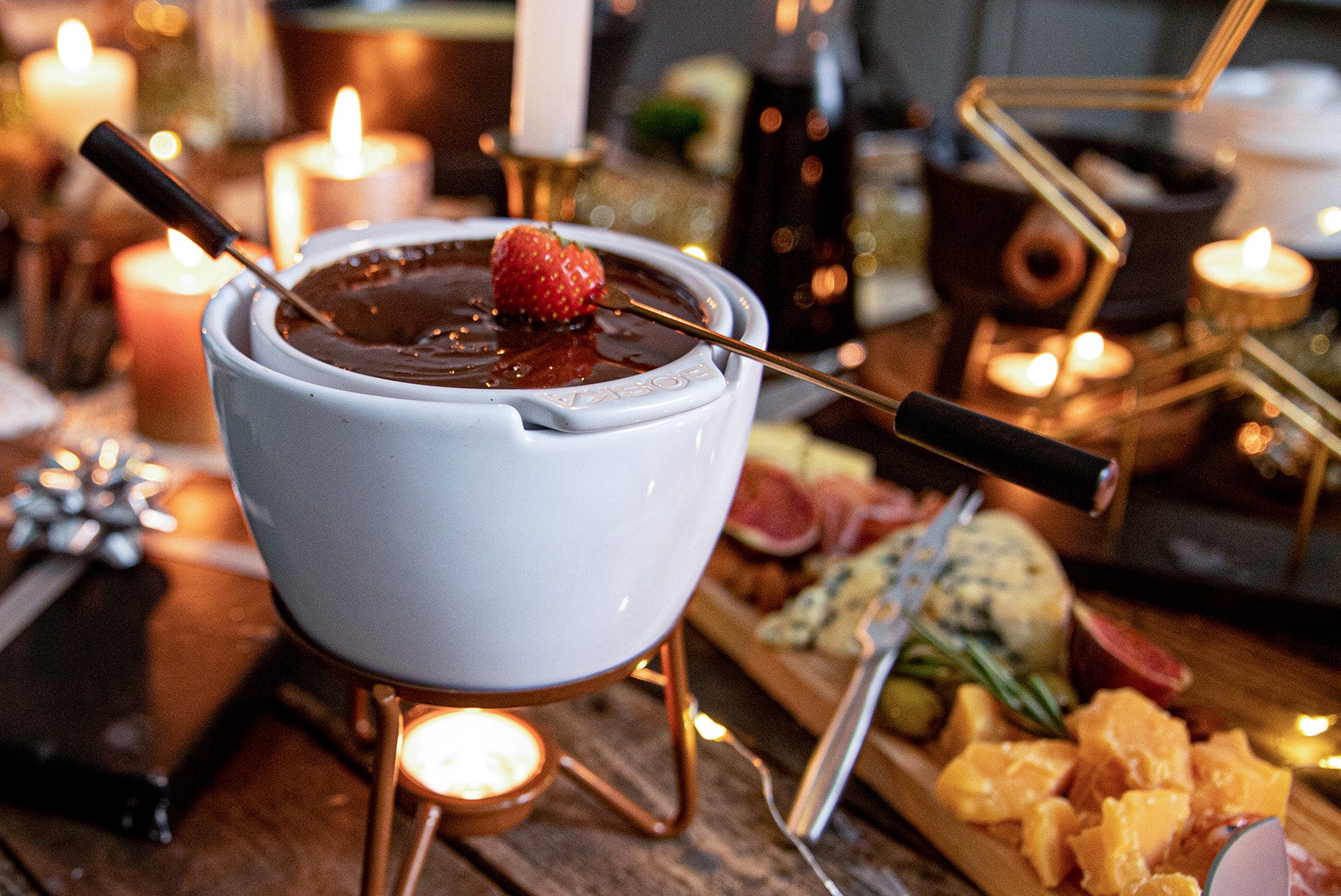 Red wine chocolate fondue with fluffernutters | BOSKA Food Tools
